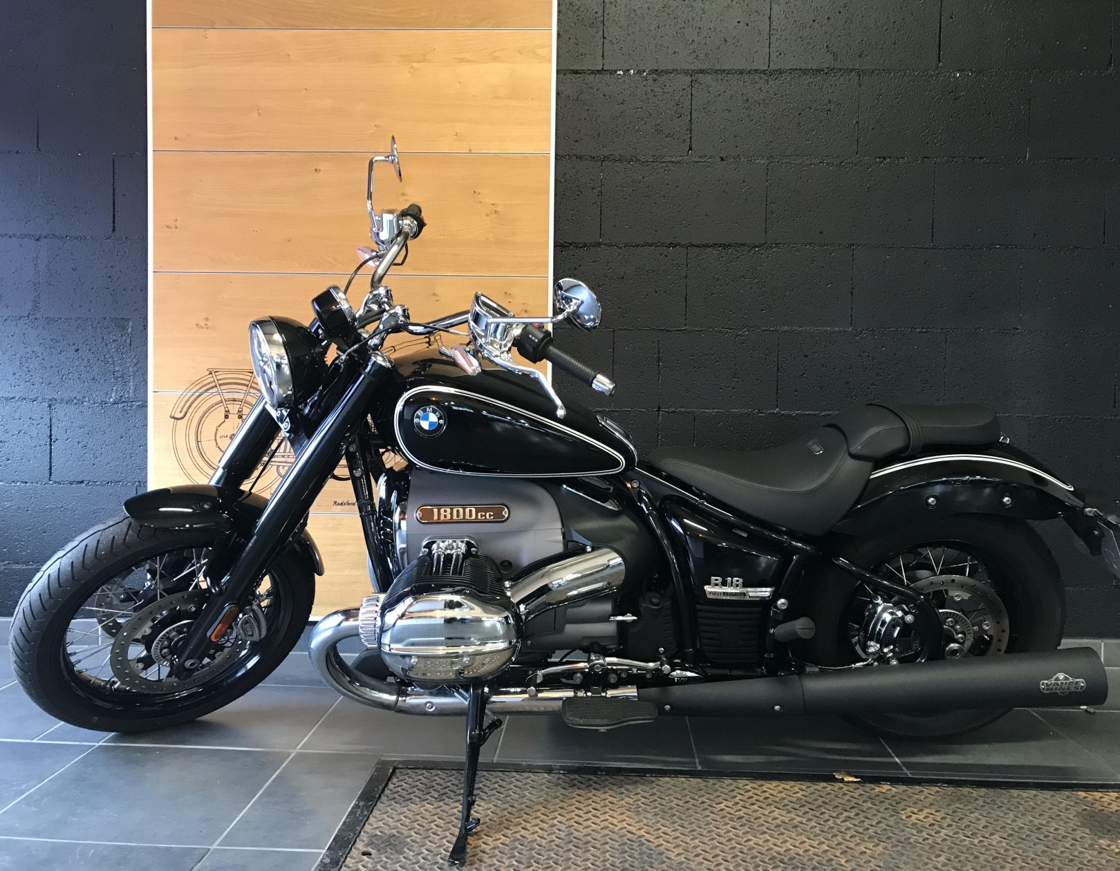 R18 FIRST EDITION - Adventure BMW