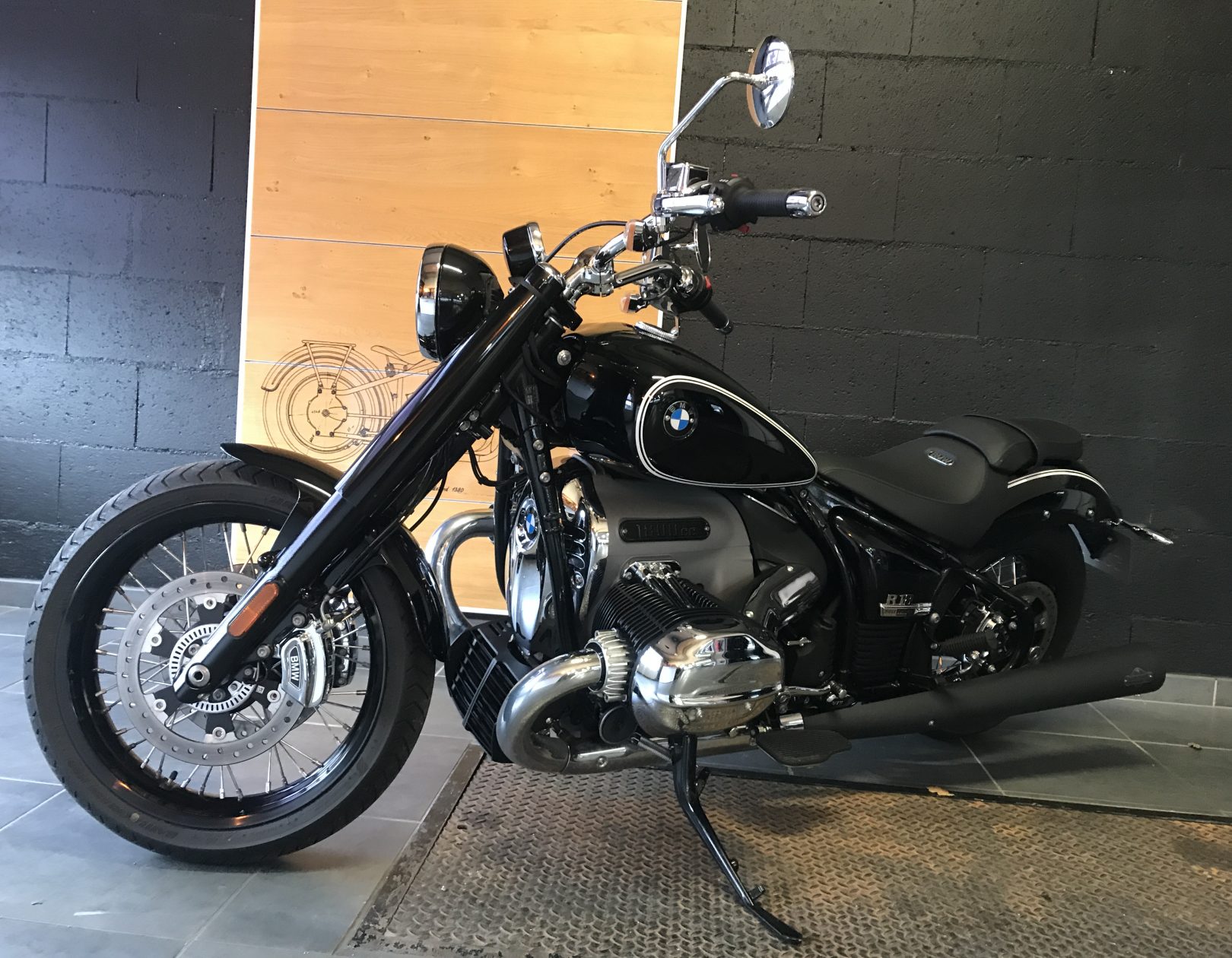 R18 FIRST EDITION - Adventure BMW