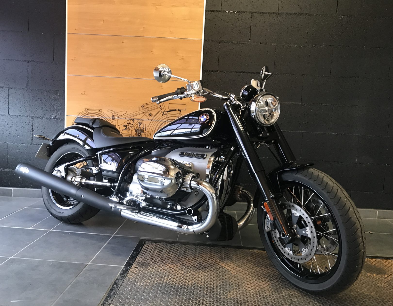 R18 FIRST EDITION - Adventure BMW