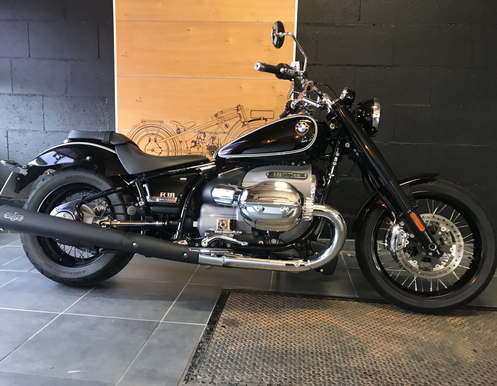 R18 FIRST EDITION - Adventure BMW