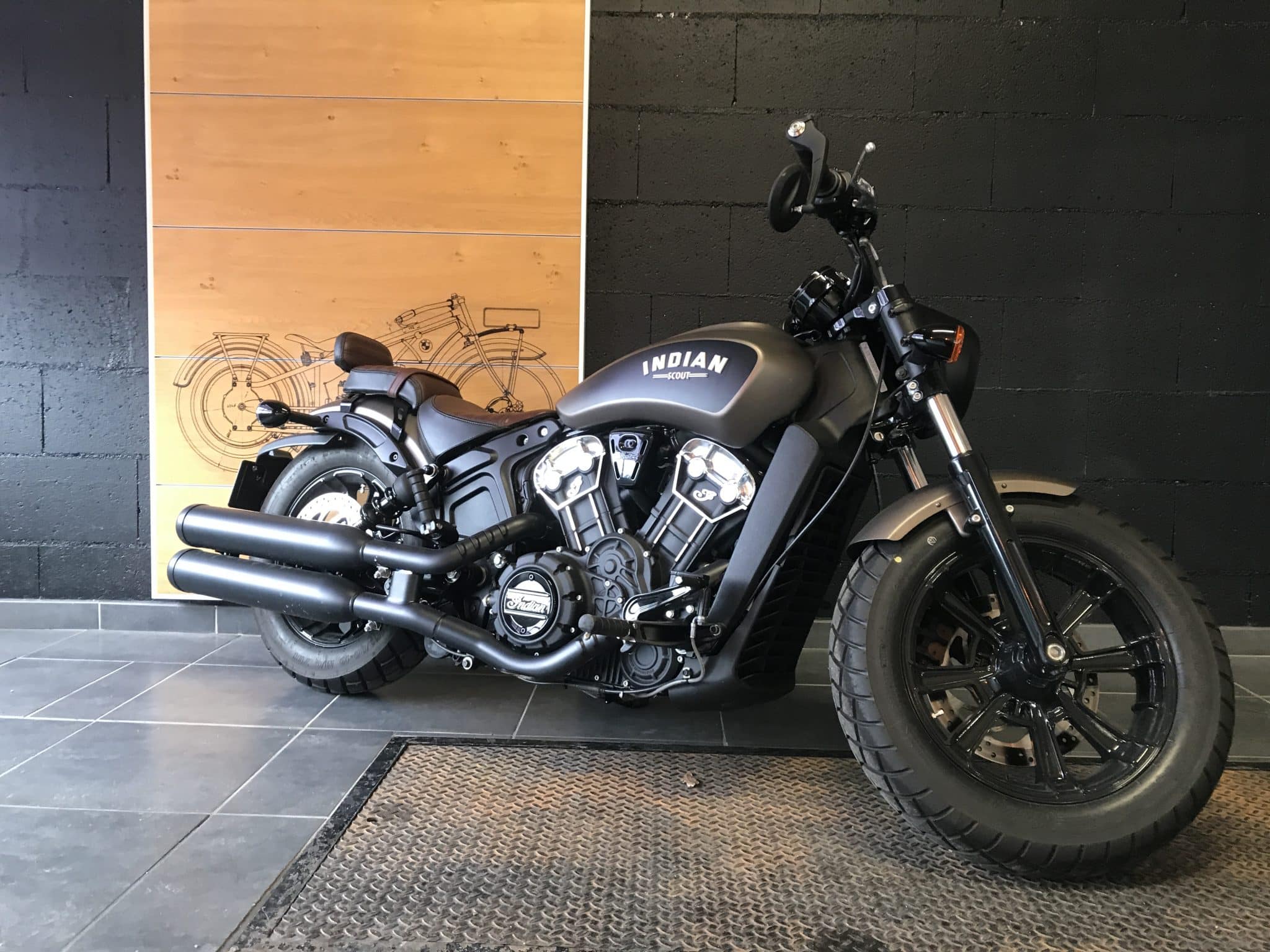 INDIAN SCOUT BOBBER - Adventure BMW