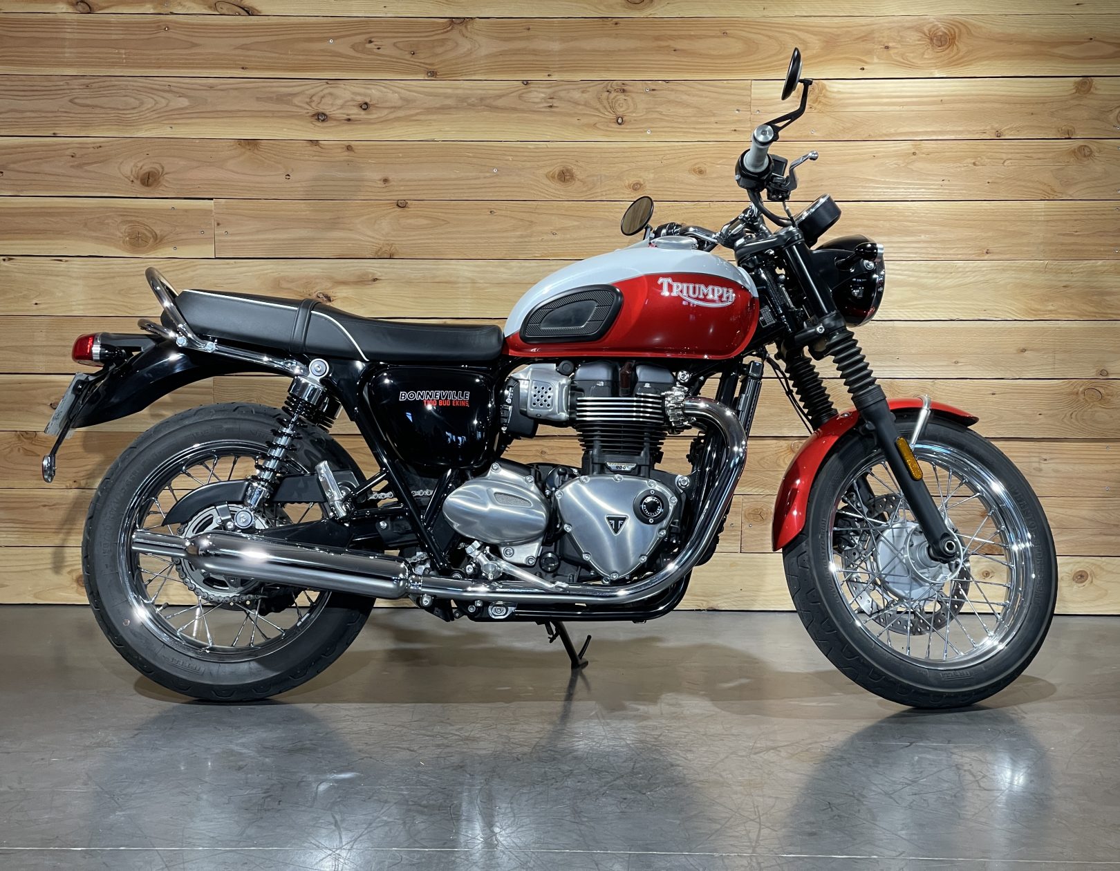 Triumph Bonneville T100 Edition BUD EKINS - Adventure BMW