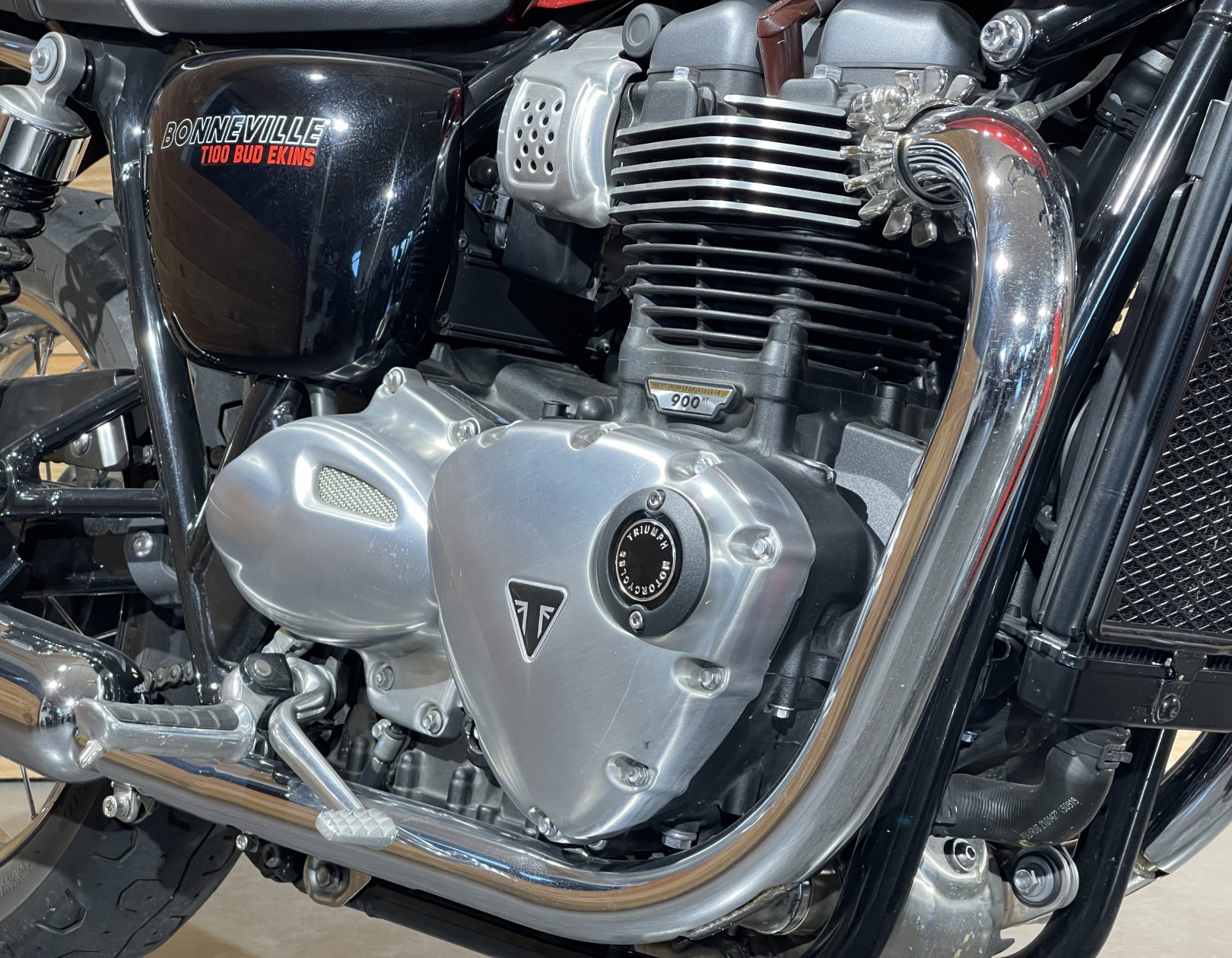 Triumph Bonneville T100 Edition BUD EKINS - Adventure BMW