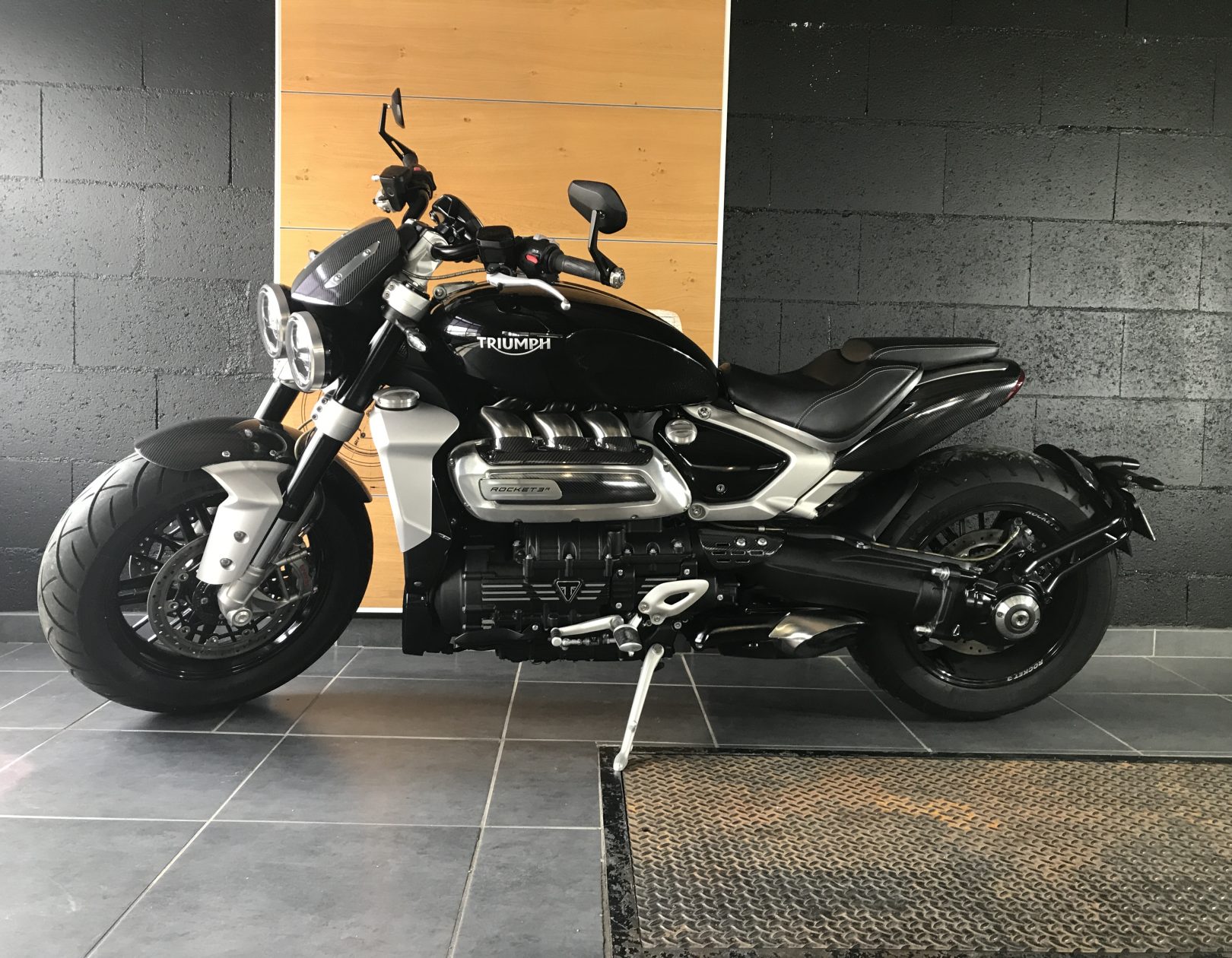 ROCKET 3 R - Adventure BMW