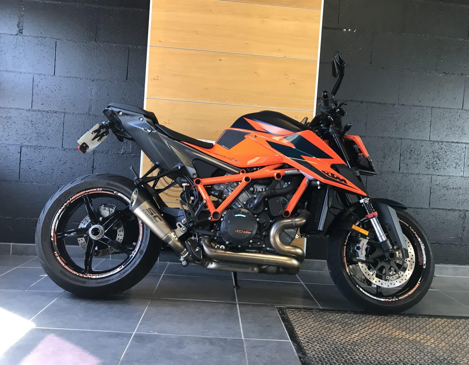 KTM Super Duke 1290 - Adventure BMW