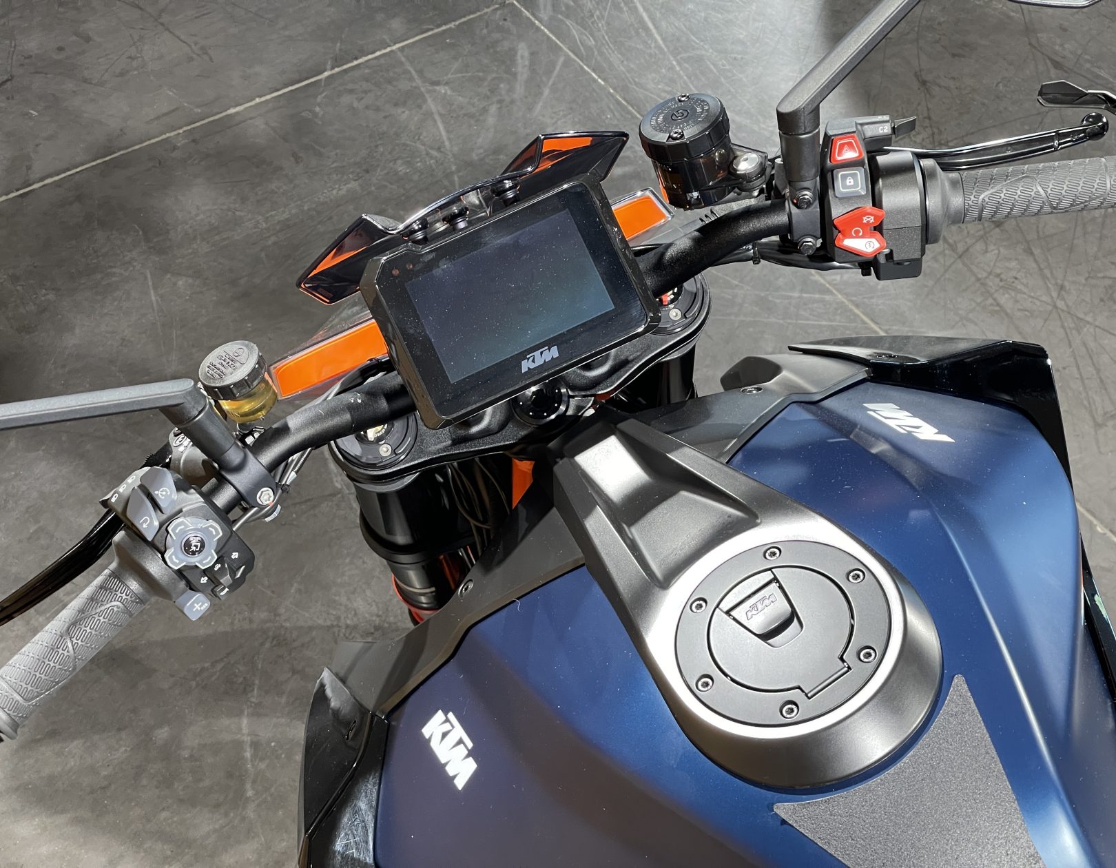 KTM Super Duke 1290 V3 - Adventure BMW