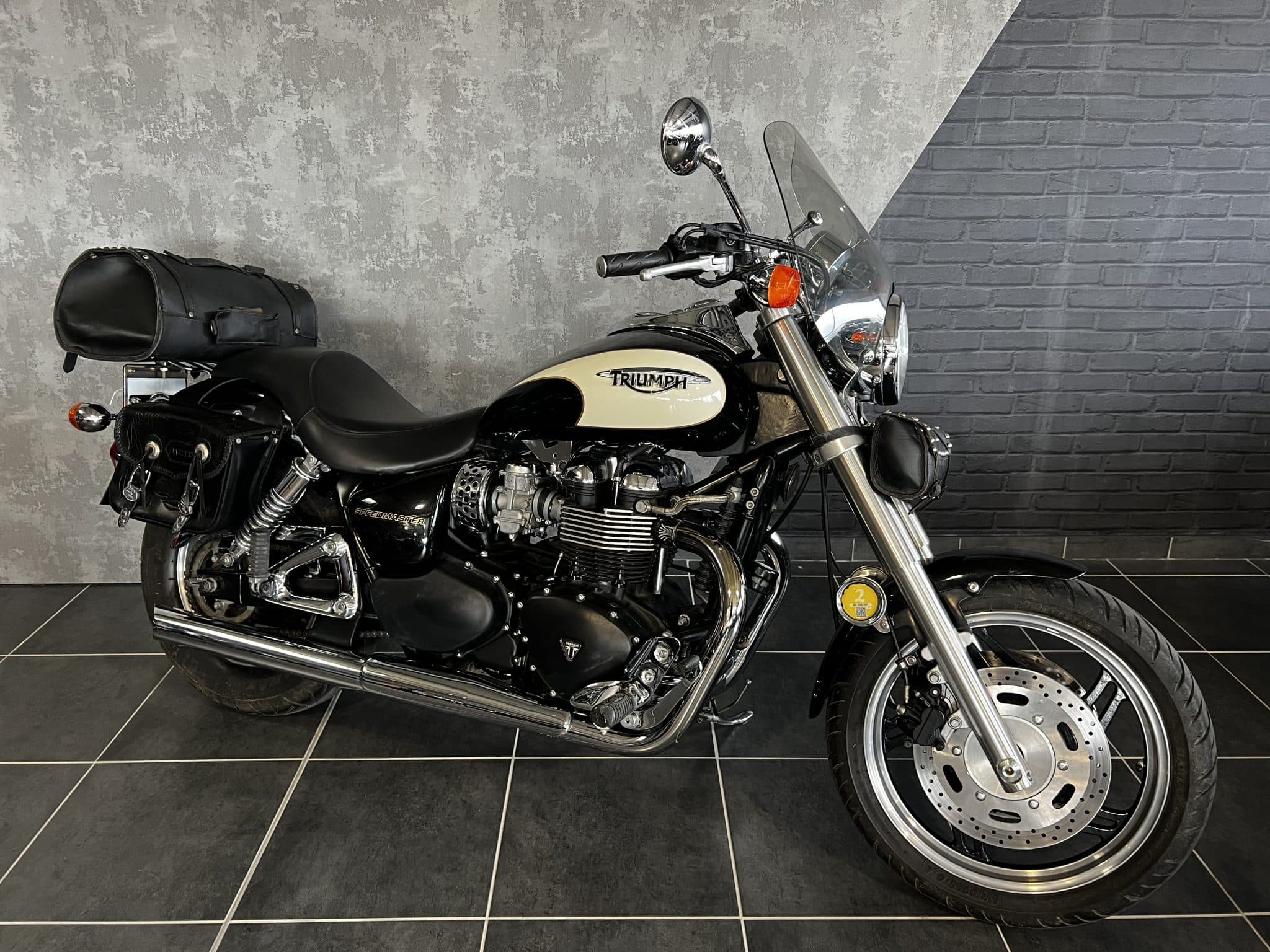 TRIUMPH SPEEDMASTER 900 - Adventure BMW